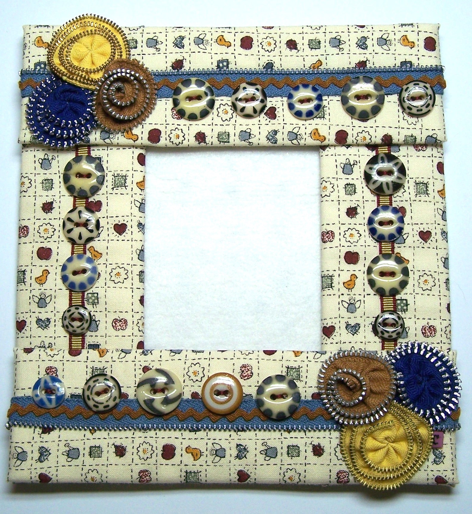 Free Project Download: Button Frame – C&T Publishing